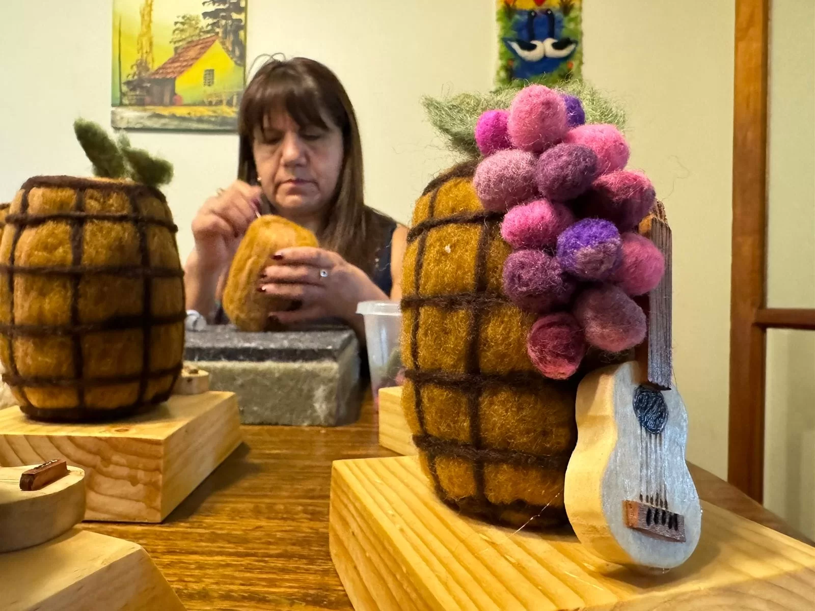 Geraldina Puga confecciona los galardones que se entregarán a los ...